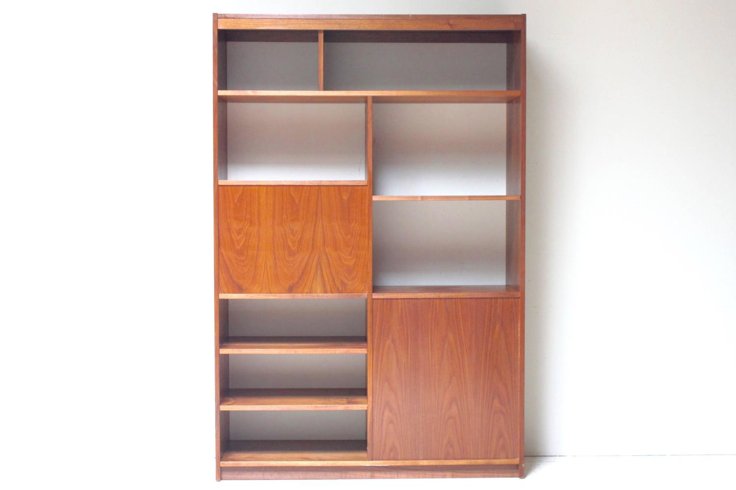 American Modern Walnut Bookcase at 1stdibs