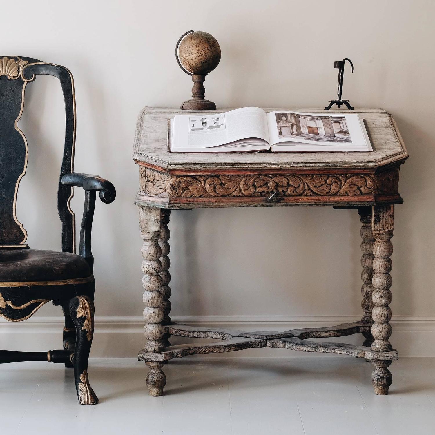 Swedish 18th Century Baroque Desk For Sale at 1stdibs