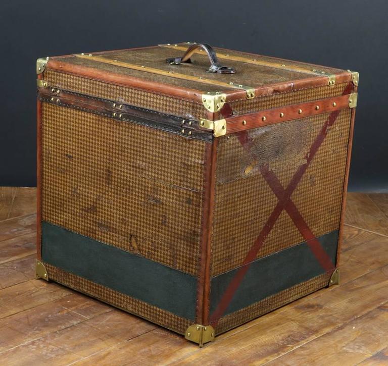 1930s Woman Hat Trunk For Sale at 1stDibs