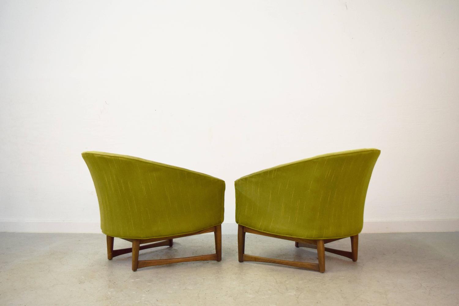 Pair of Richardson Nemschoff Rounded Lounge Chairs at 1stdibs
