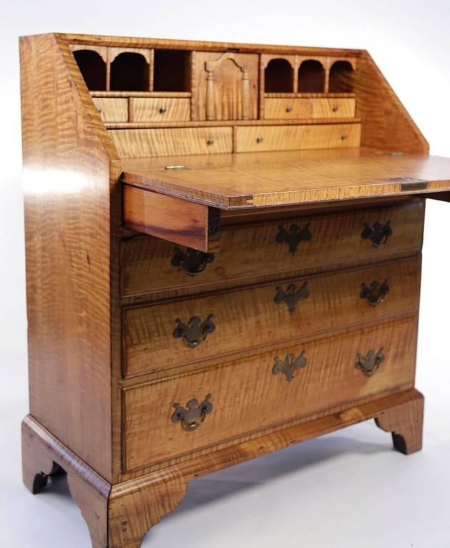 18th Century American Tiger Maple Slant Lid Desk For Sale at 1stDibs
