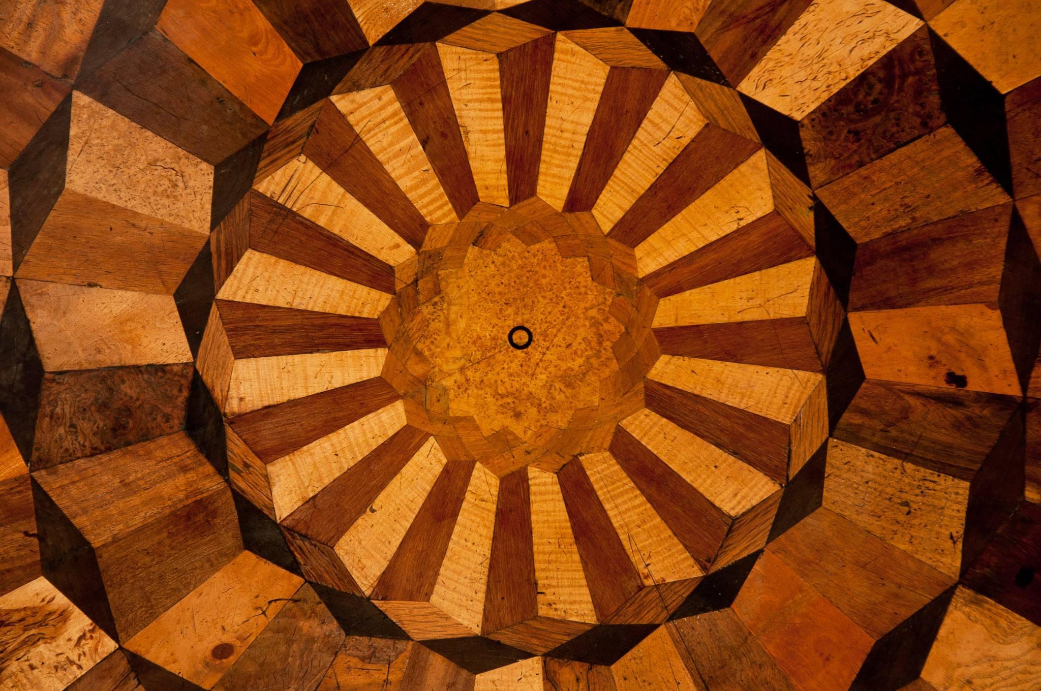 Exceptionally Fine and Rare 19th Century Specimen Table For Sale at 1stDibs