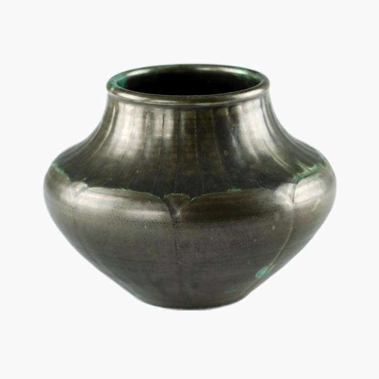 Shearwater Carved Pottery Vase For Sale at 1stDibs