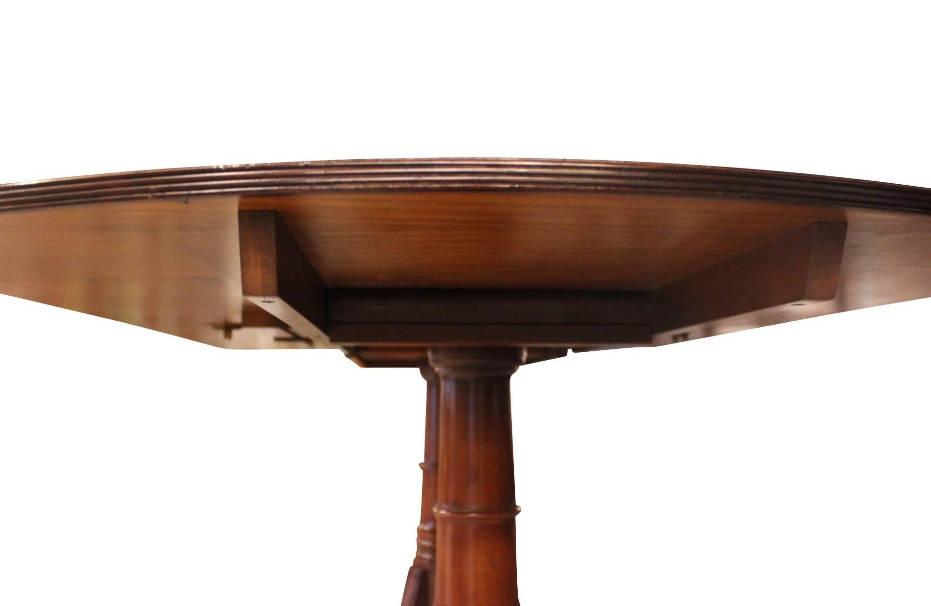 Antique Hepplewhite Dining Table in Mahogany from England, 1920s at 1stDibs