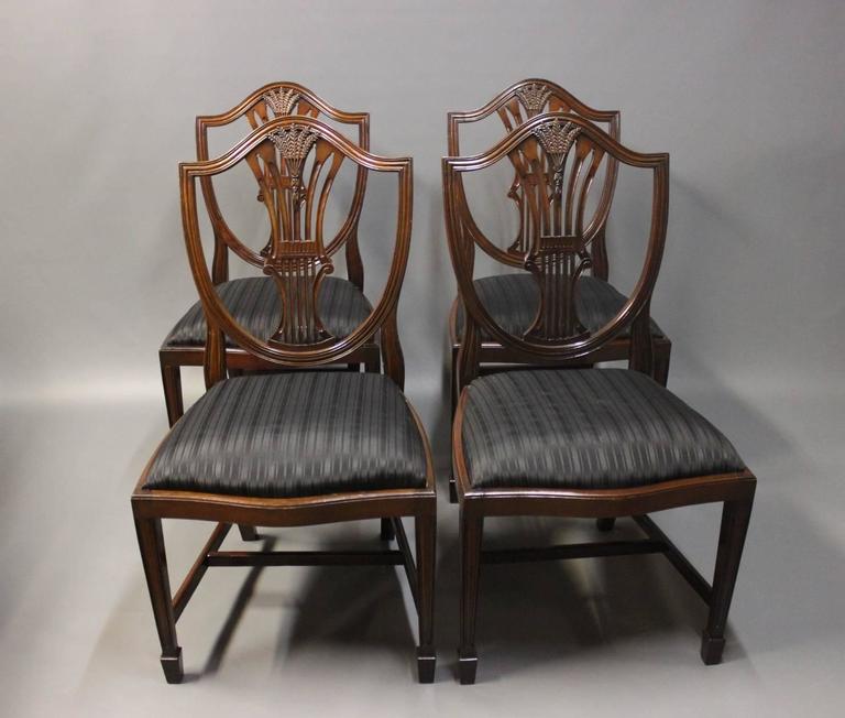 Set of Four Antique Hepplewhite Dining Room Chairs in Mahogany, England ...