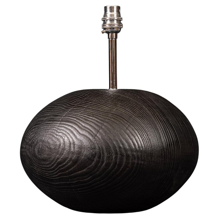 Handgefertigte Yakisugi Eichenholzlampe im Angebot bei 1stDibs