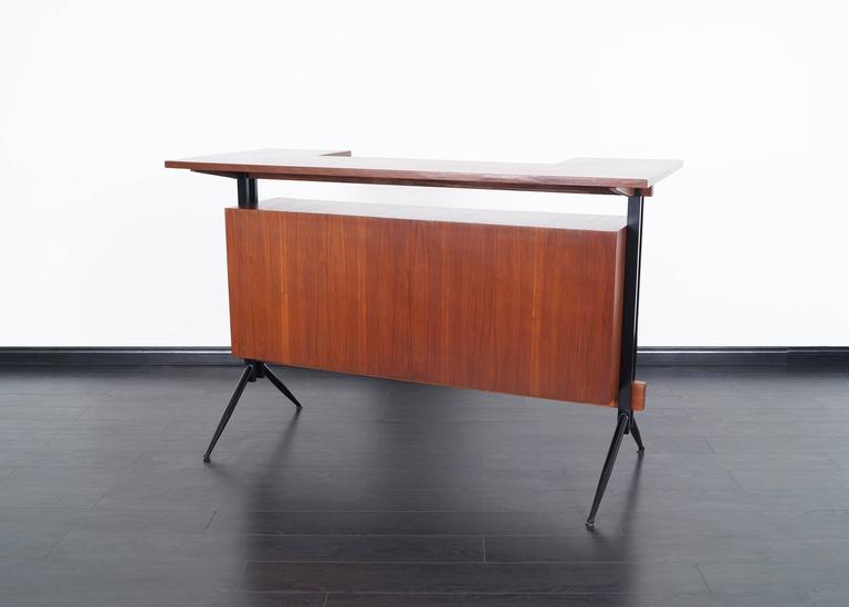 Mid-Century Modern Walnut Bar at 1stDibs