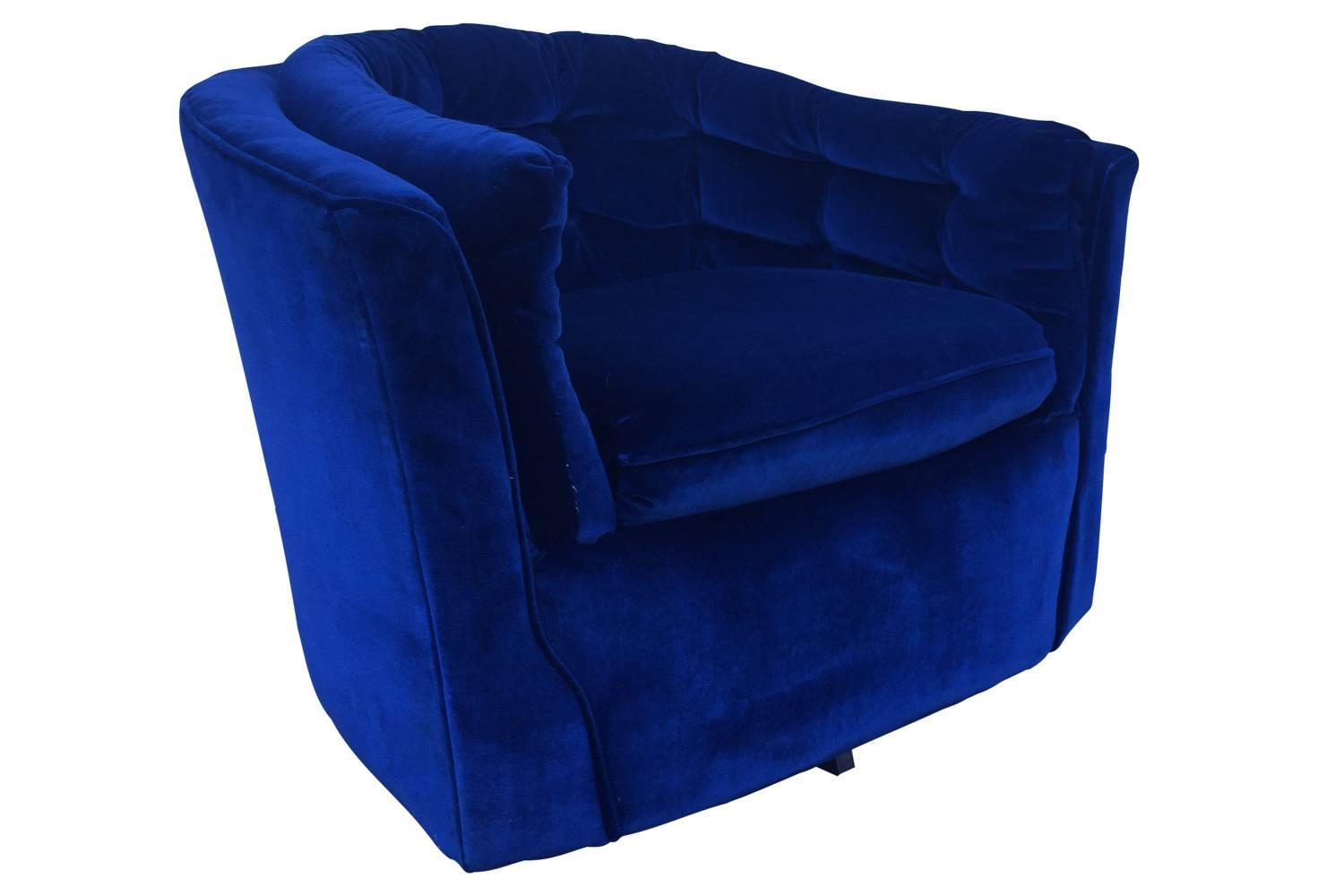 Royal Blue Velvet Mid-Century Modern Swivel Chair For Sale at 1stdibs
