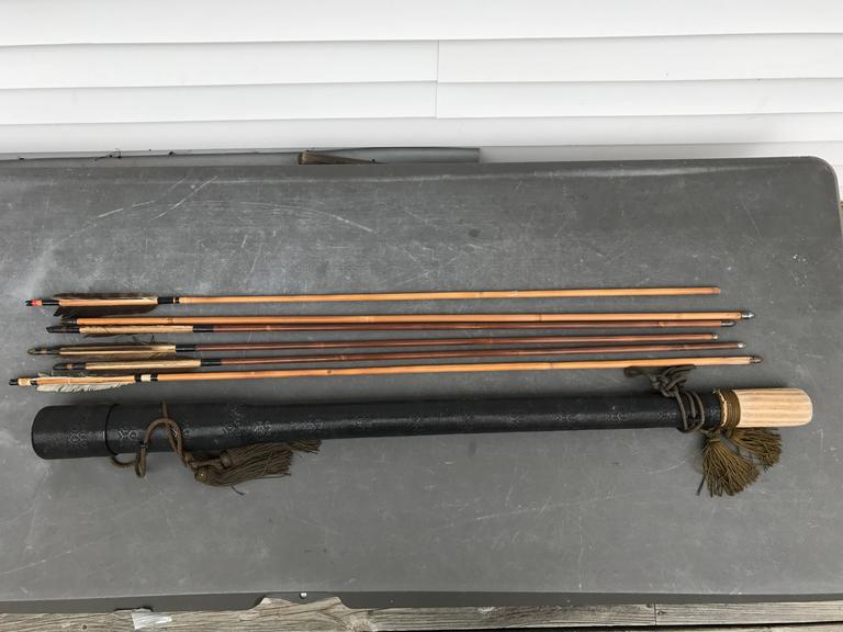 Japanese Antique Samurai Quiver and Bamboo Arrows For Sale at 1stdibs