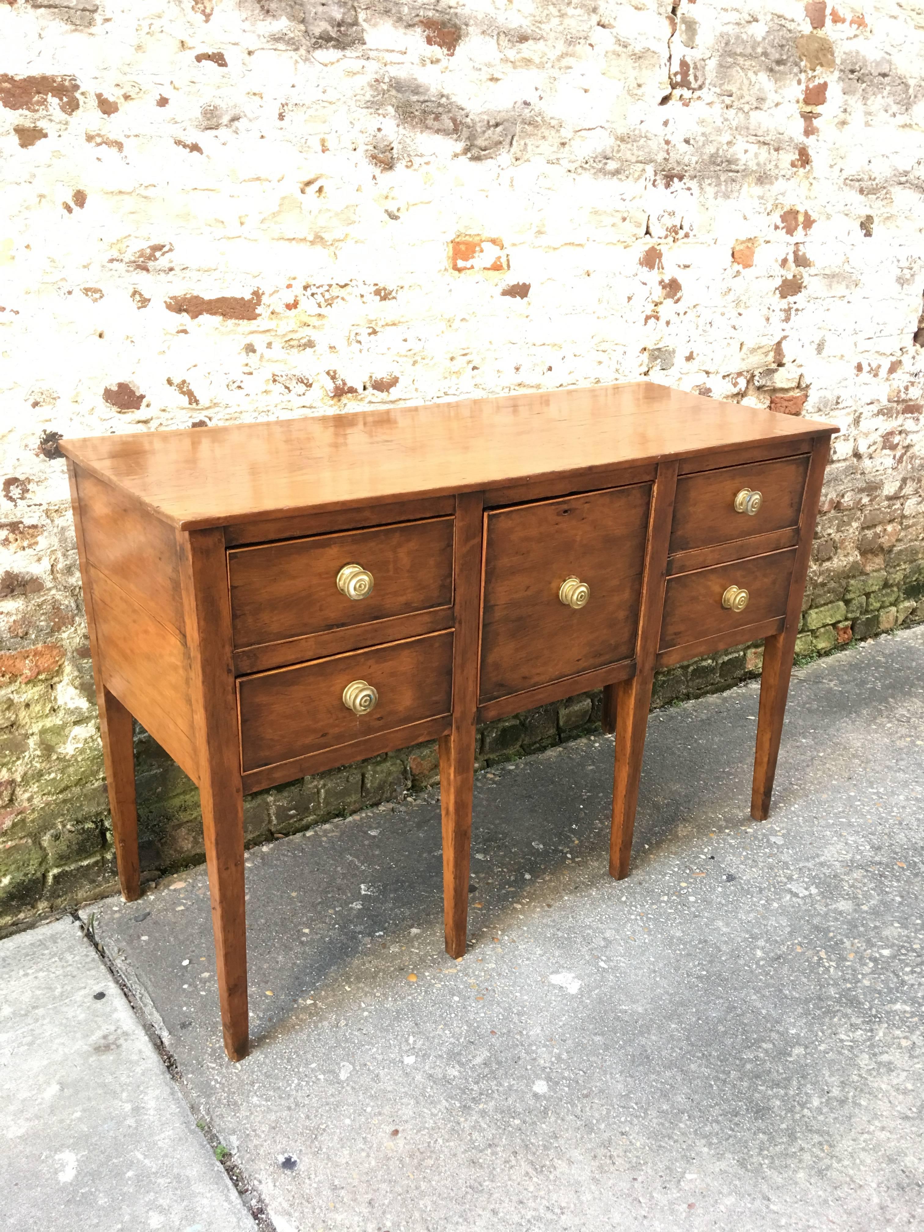 American Yellow Birch huntboard, circa 1820 For Sale at 1stDibs