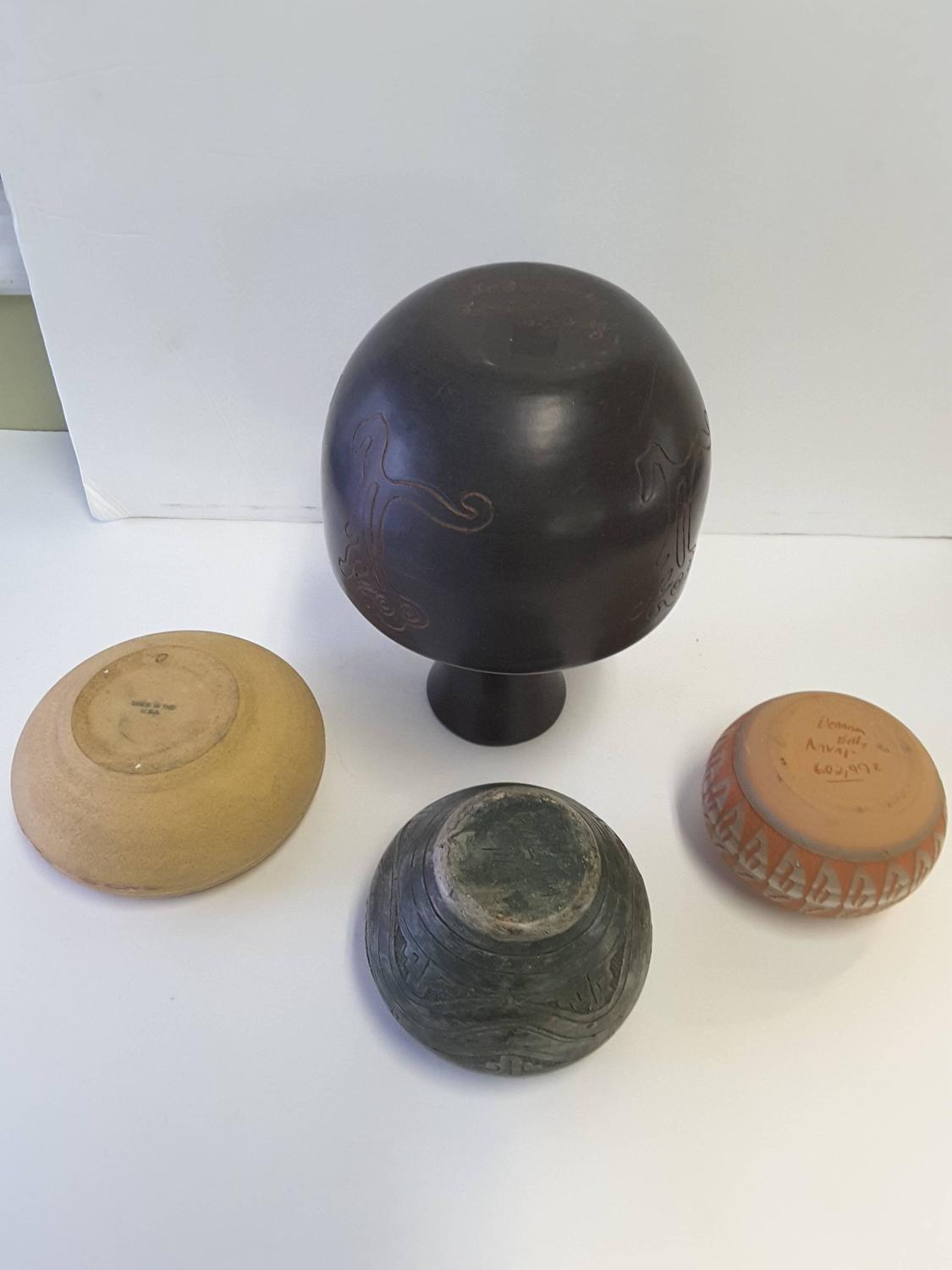 Fine Group of Native American Navajo and Pueblo Pottery For Sale at 1stdibs