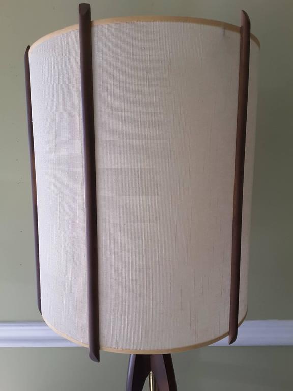 Mid-Century Symmetrical Brass and Teak Table Lamp For Sale at 1stDibs
