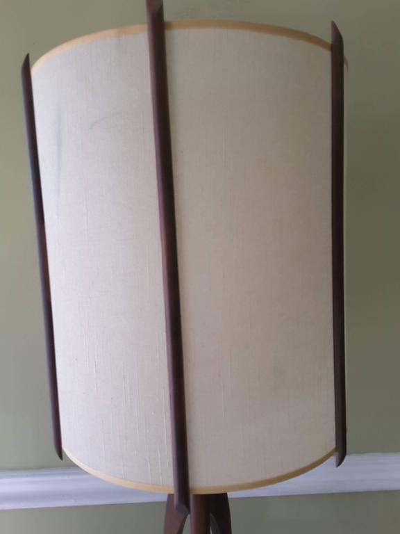 Mid-Century Symmetrical Brass and Teak Table Lamp For Sale at 1stDibs