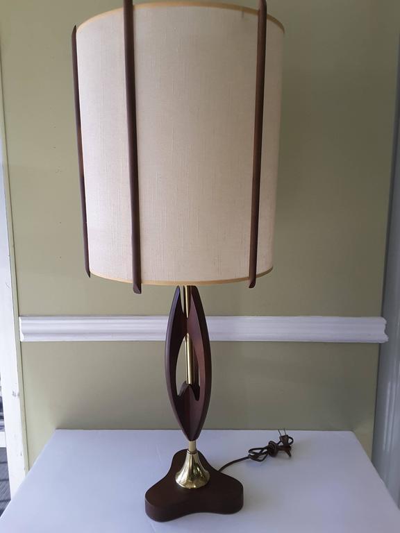 Mid-Century Symmetrical Brass and Teak Table Lamp For Sale at 1stDibs