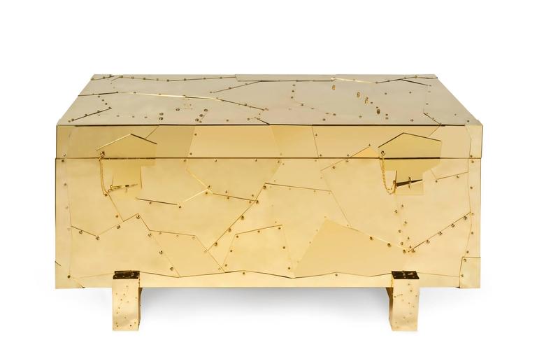 Tresor Chest in Polished Brass and Gloss Varnished For Sale at 1stDibs