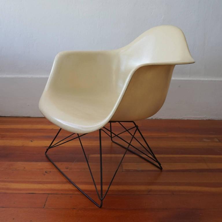 1950s Eames LAR Cats Cradle Fiberglass Chair at 1stDibs