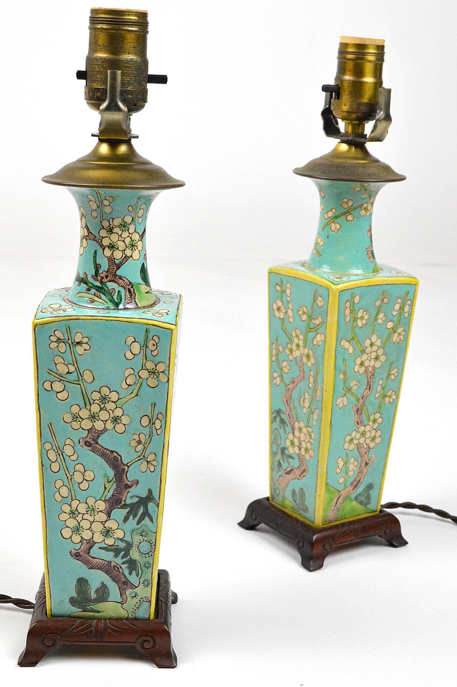 Pair of Hand-Painted Chinese Porcelain Table Lamps at 1stDibs