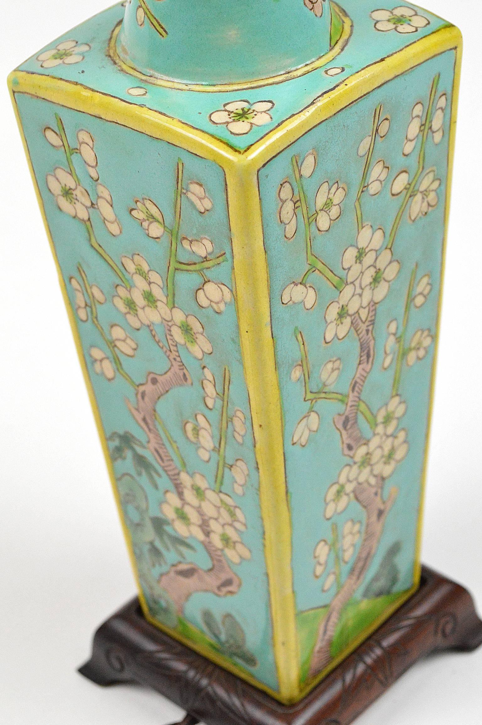 Pair of Hand-Painted Chinese Porcelain Table Lamps at 1stDibs