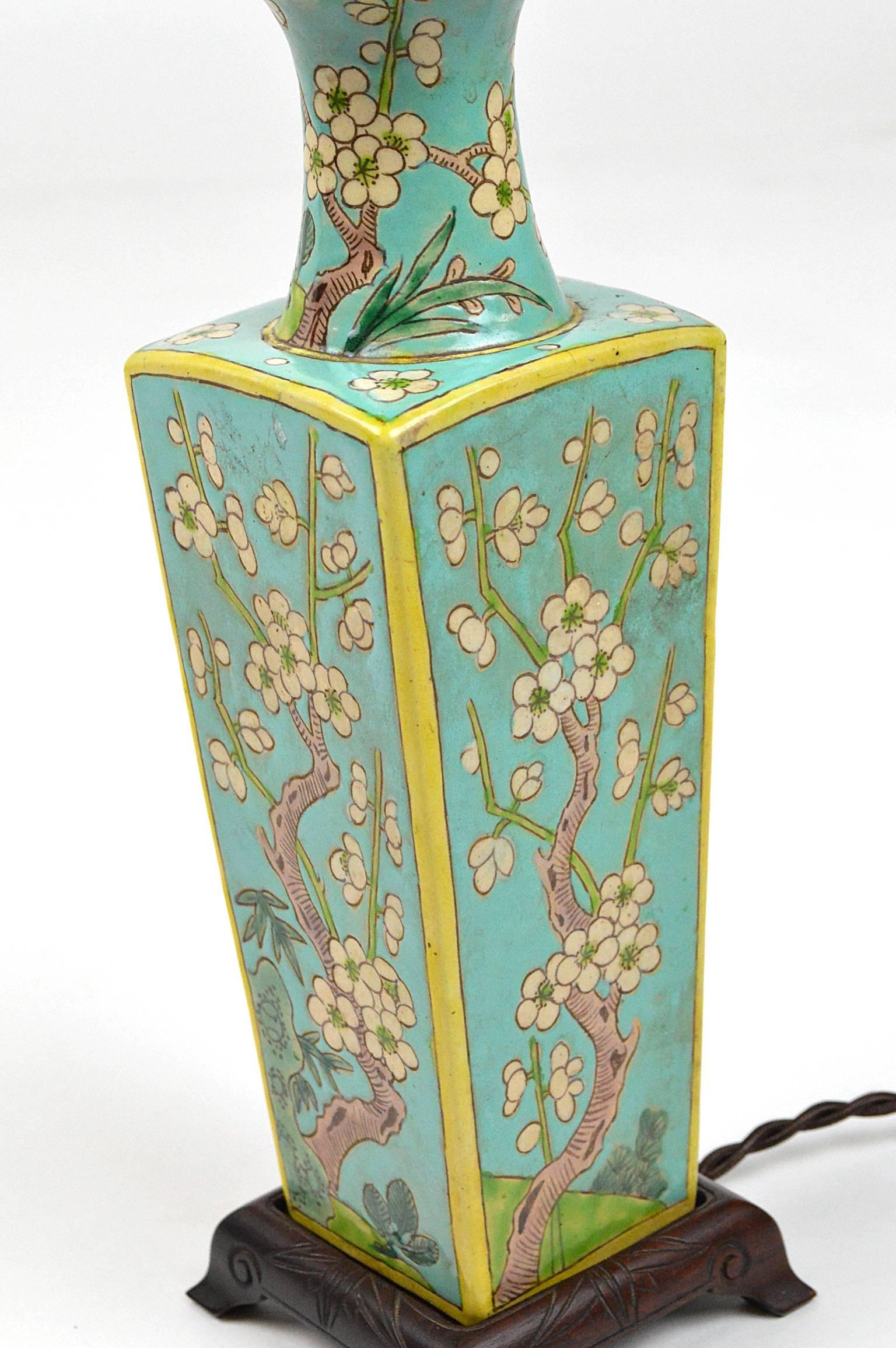 Pair of Hand-Painted Chinese Porcelain Table Lamps at 1stDibs