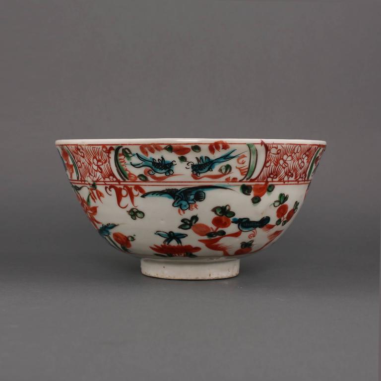 Swatow Chinese Porcelain Wucai Bowl, 16th Century For Sale at 1stDibs