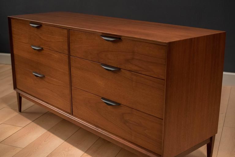 Mid-Century Walnut Dillingham Dresser at 1stDibs