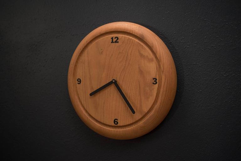Vintage Solid Wood Wall Clock by Howard Miller For Sale at 1stdibs