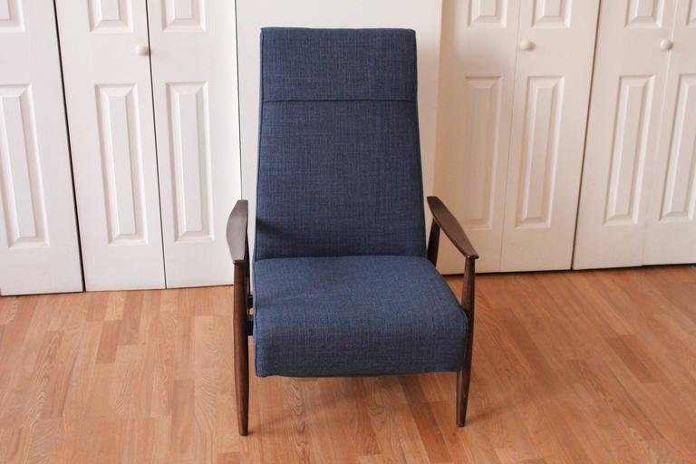 Milo Baughman Recliner for Thayer Coggins at 1stDibs