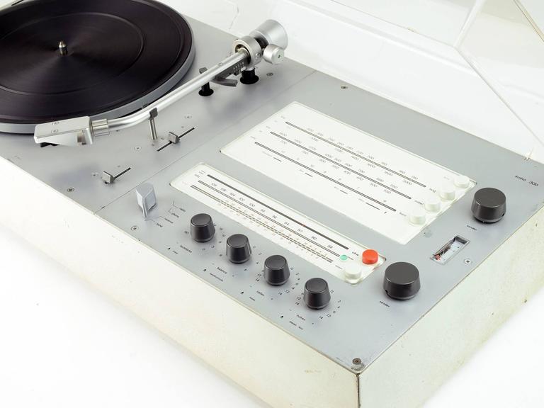 Dieter Rams Audio 300 Hi-fi system, Braun 1969. Incl, i-Pod/phone Lead ...
