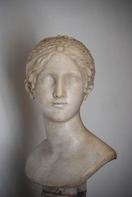 Marble Head depicting Saffo For Sale at 1stdibs