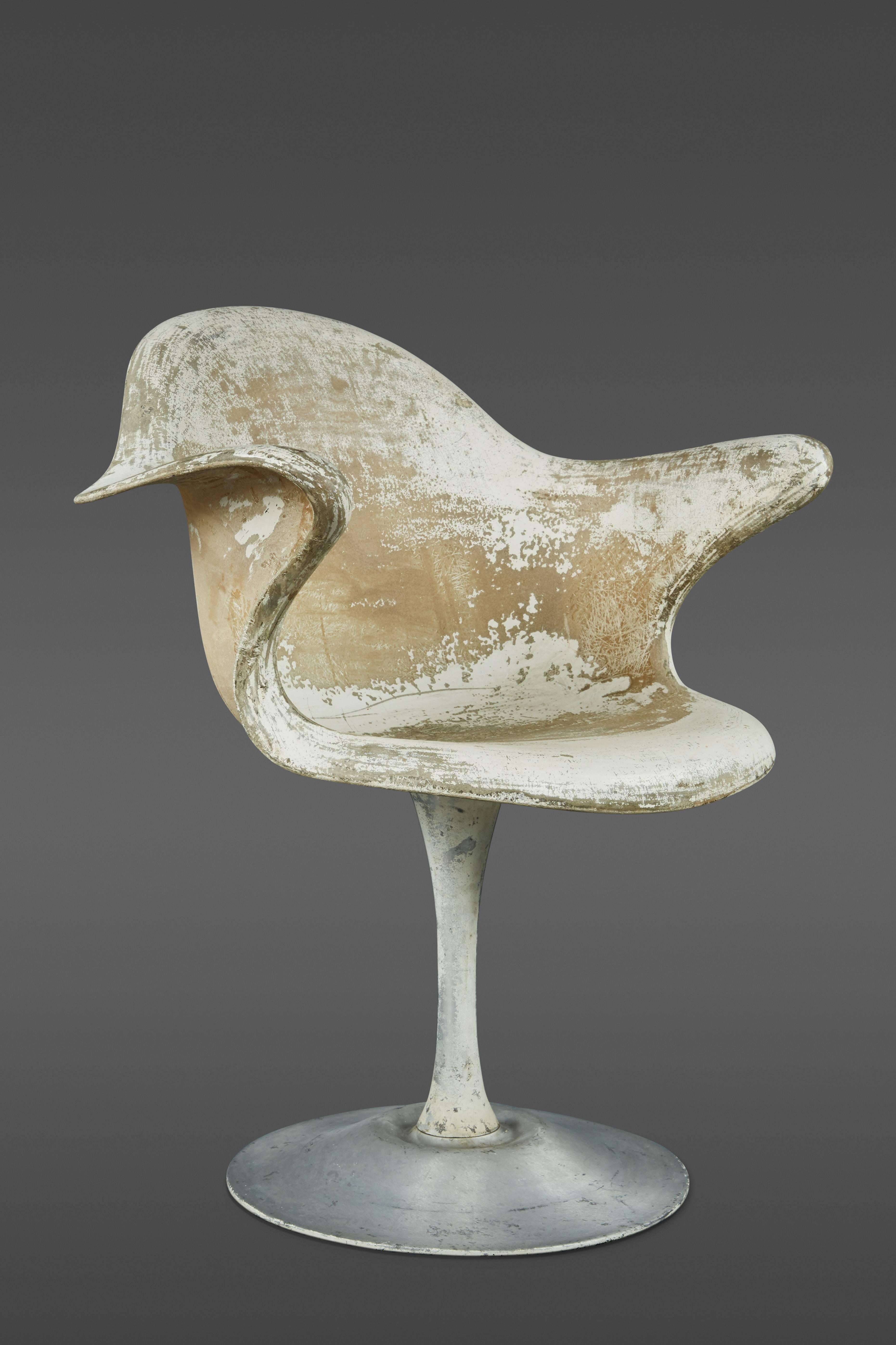 Sculptural Molded Fiberglass Chair For Sale at 1stDibs