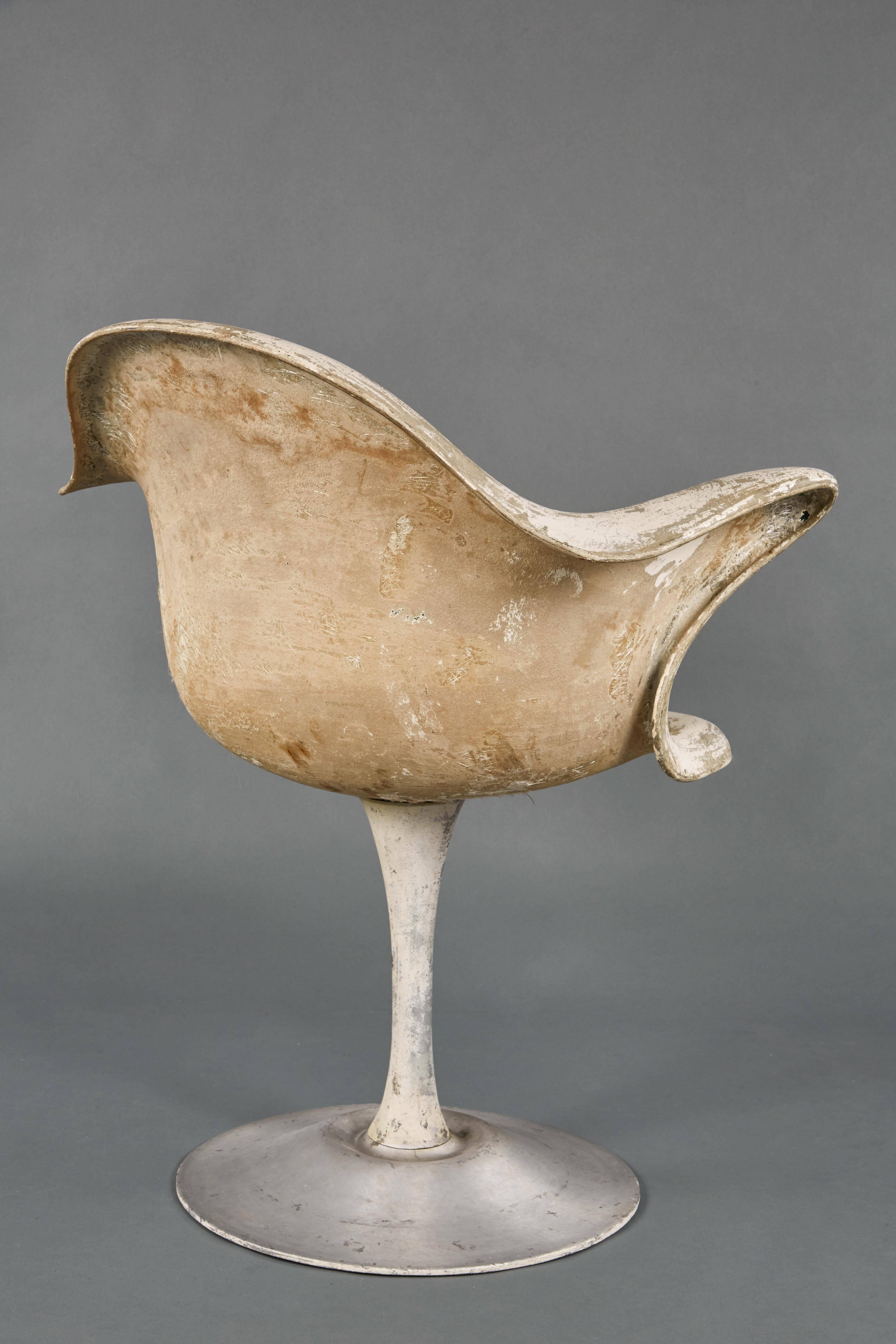 Sculptural Molded Fiberglass Chair For Sale at 1stDibs