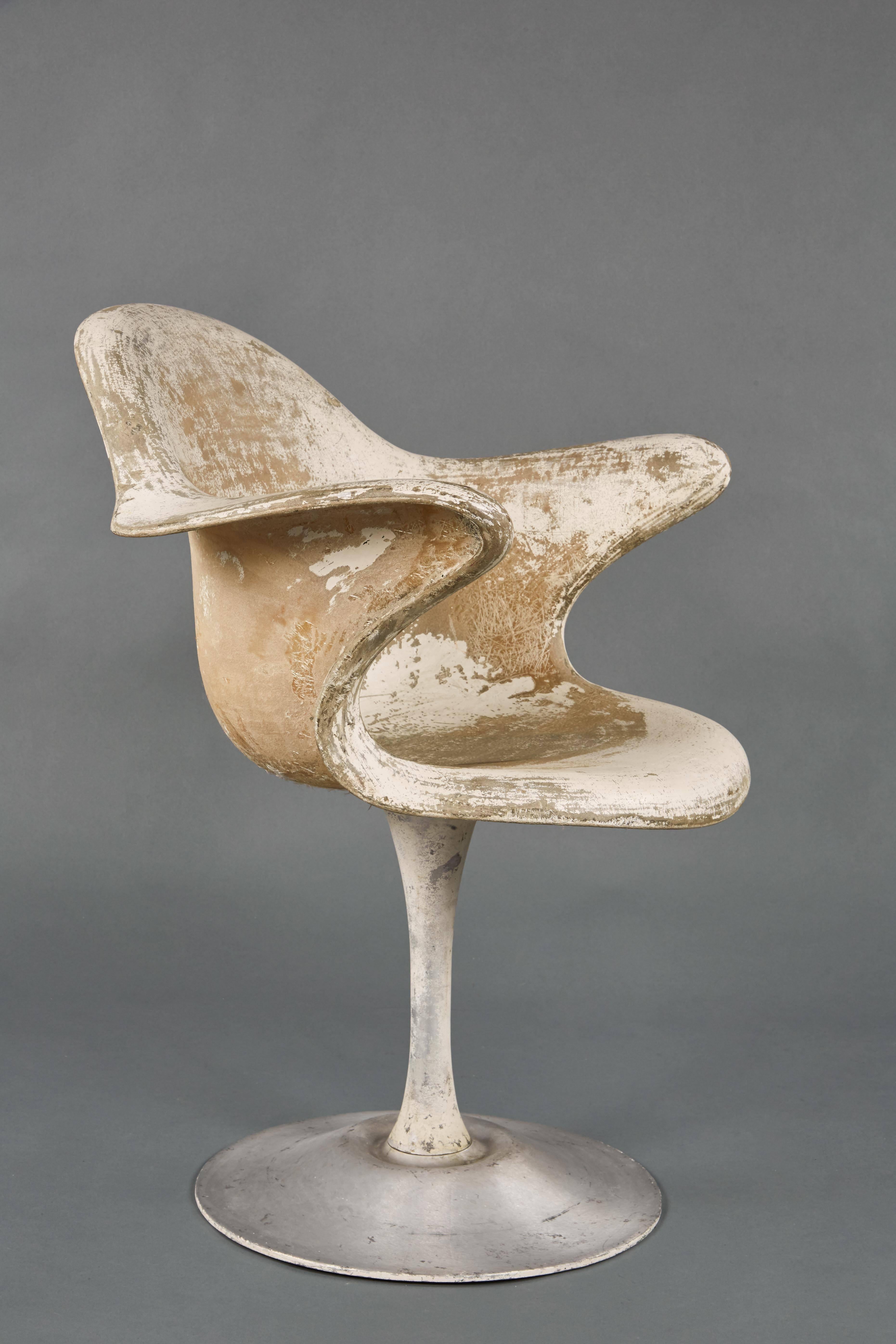 Sculptural Molded Fiberglass Chair For Sale at 1stDibs