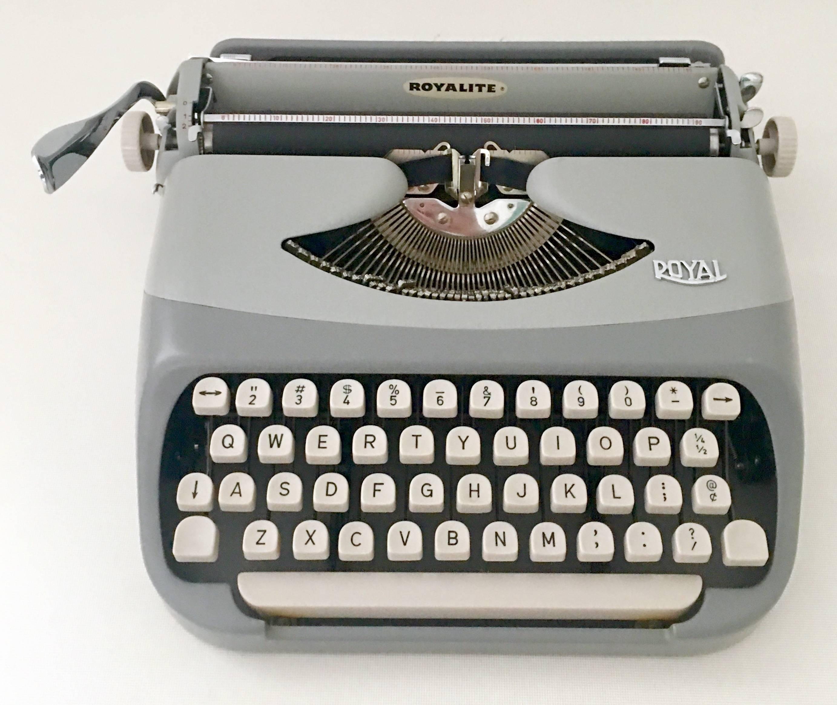 1960s Royal Holland "Royalite" Portable Typewriter and Case at 1stDibs ...