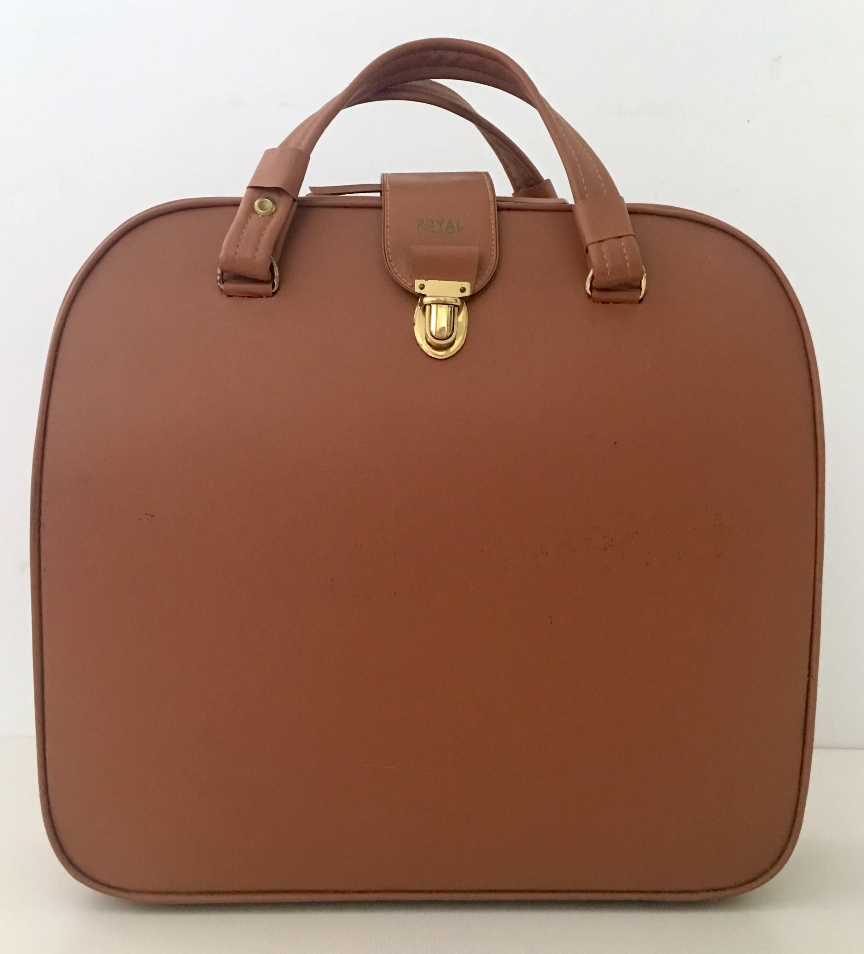 1960s Royal Holland "Royalite" Portable Typewriter and Case at 1stDibs ...