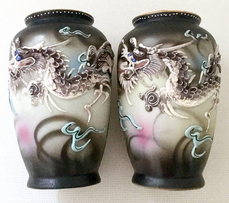 Mid-Century Japanese Porcelain Hand-Painted Moriage Dragon Ware Bud ...