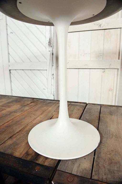 Mid-Century Modern Saarinen-Style Tall Tulip End, Side or Lamp Table at ...
