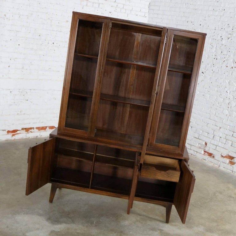 Kent-Coffey Perspecta China Display Cabinet Mid-Century Modern at 1stDibs