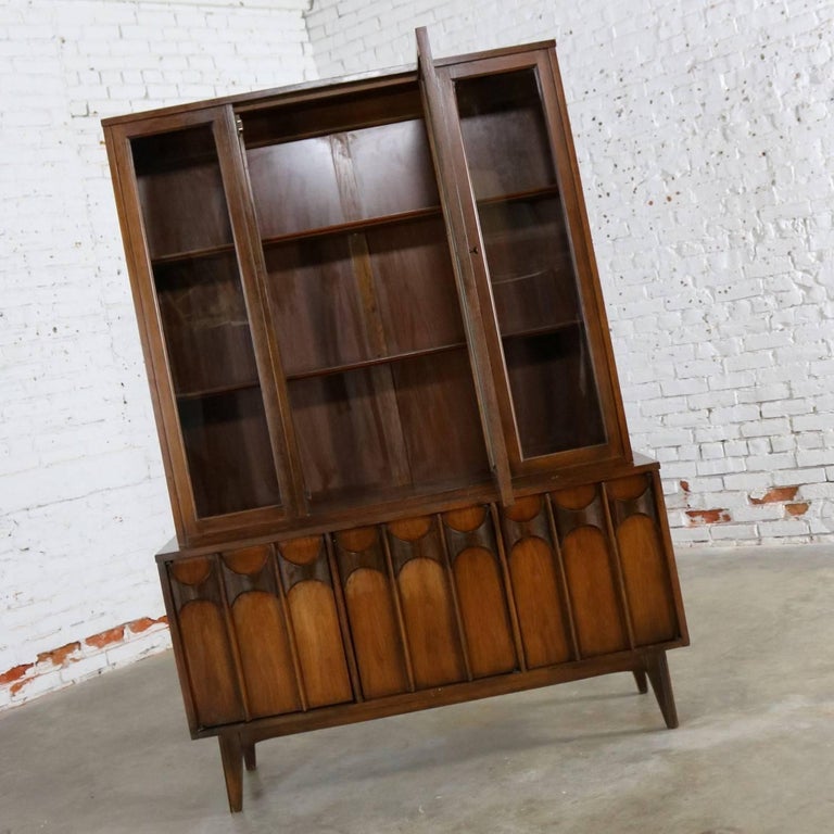 Kent-Coffey Perspecta China Display Cabinet Mid-Century Modern at 1stDibs