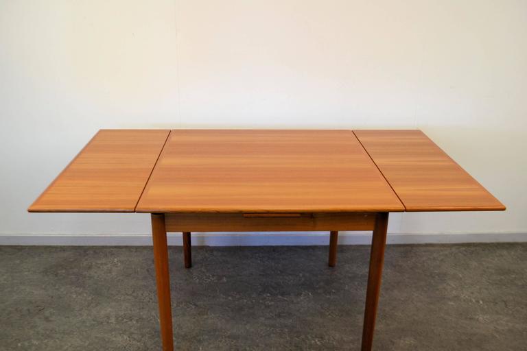 Mid-Century Modern Danish Design Teak Dining Table For Sale at 1stDibs
