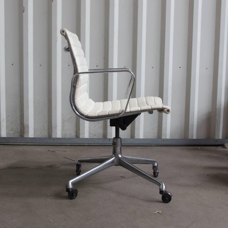 1958 Ray and Charles Eames, White Vinyl Adjust, Tilt, Office Chair Four ...