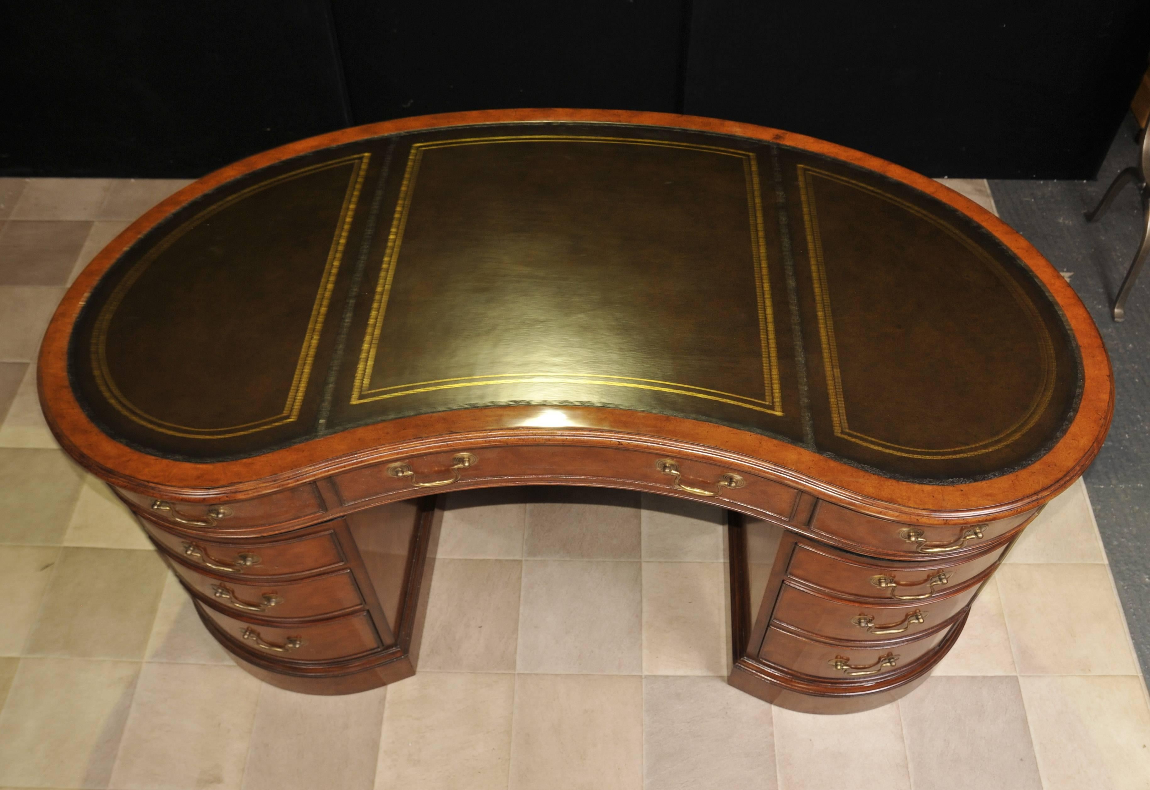Regency Kidney Style Bean Desk in Walnut Writing Table For Sale at ...