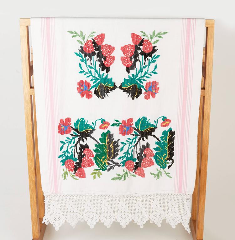 Vintage Ukrainian Embroidered Rushnyk For Sale at 1stDibs