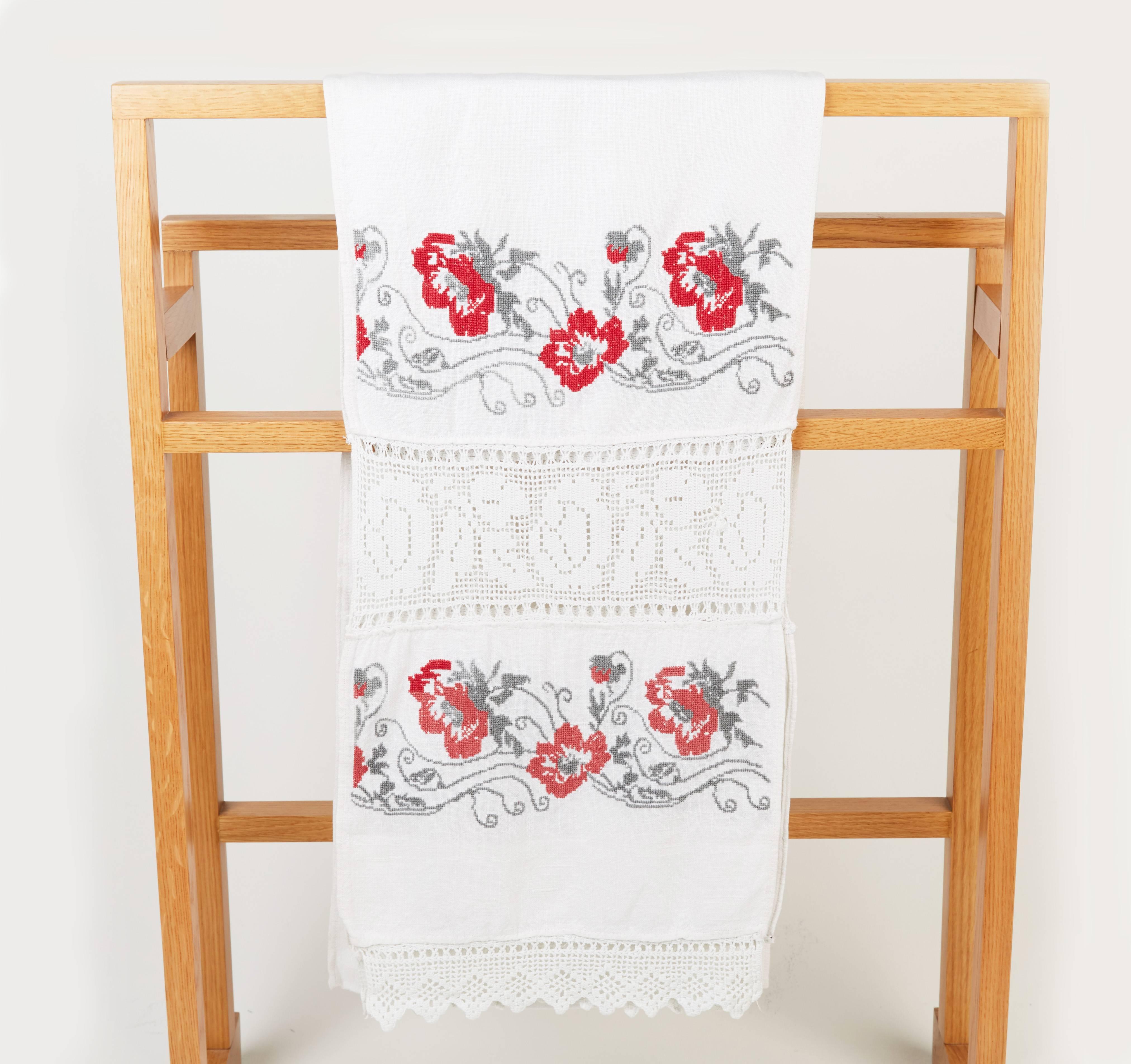 Vintage Ukrainian Embroidered Rushnyk For Sale at 1stDibs