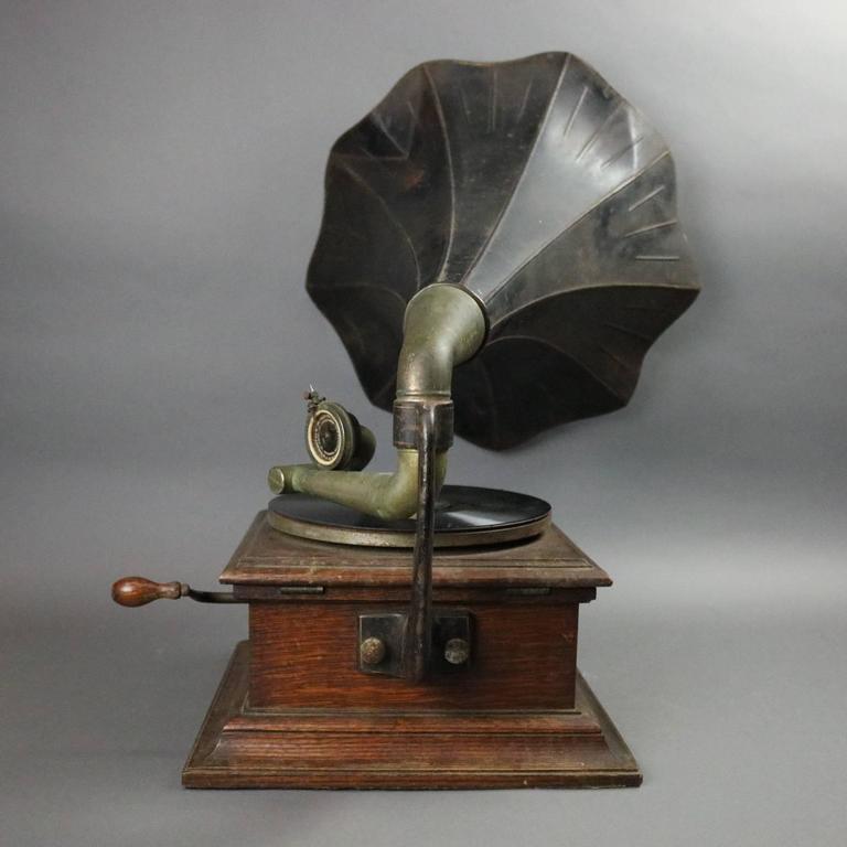 Antique Victor Victrola Phonograph Talking Machine with Tin Horn, circa ...