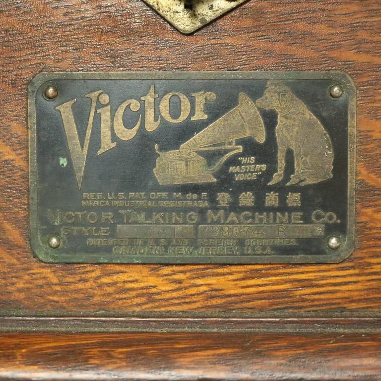 Antique Victor Victrola Phonograph Talking Machine with Tin Horn, circa ...