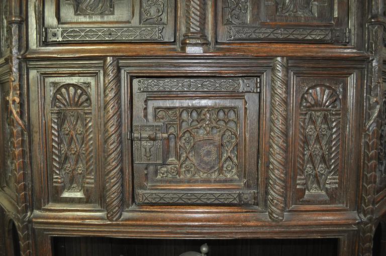17th Century Carved Oak Credence Cupboard For Sale at 1stDibs