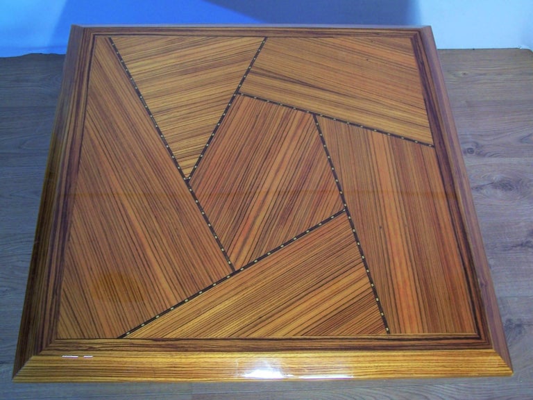 Couchtisch mit hölzerner Intarsienarbeit im italienischen Design im Angebot bei 1stDibs