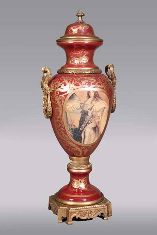 20th Century Louis XIV Sèvre Pompe Lidded Vase For Sale at 1stDibs