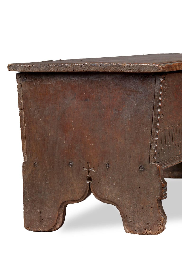 Elizabethan Oak Boarded Plank Chest For Sale at 1stDibs