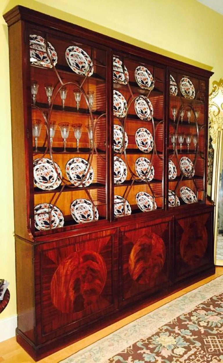 Breakfront in Mahogany, circa 1800 For Sale at 1stDibs